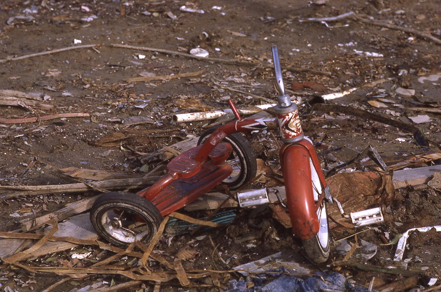 img348 - by Toshi Seeger, 03-1971 - b - Hudson River Sloop Clearwater